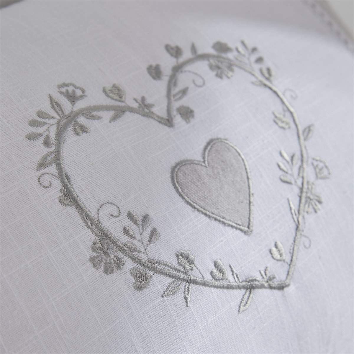 Cojín bordado con relleno, calidad 100% algodón. M/HeartAcero.05 ...