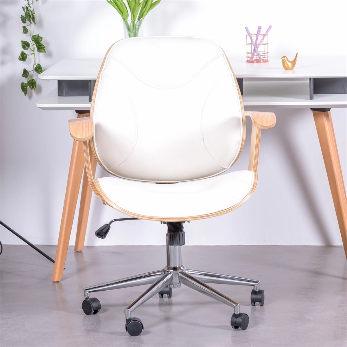 Silla de oficina de diseño con madera clara de arce y tapizada en polipiel - Nordic - Conforama